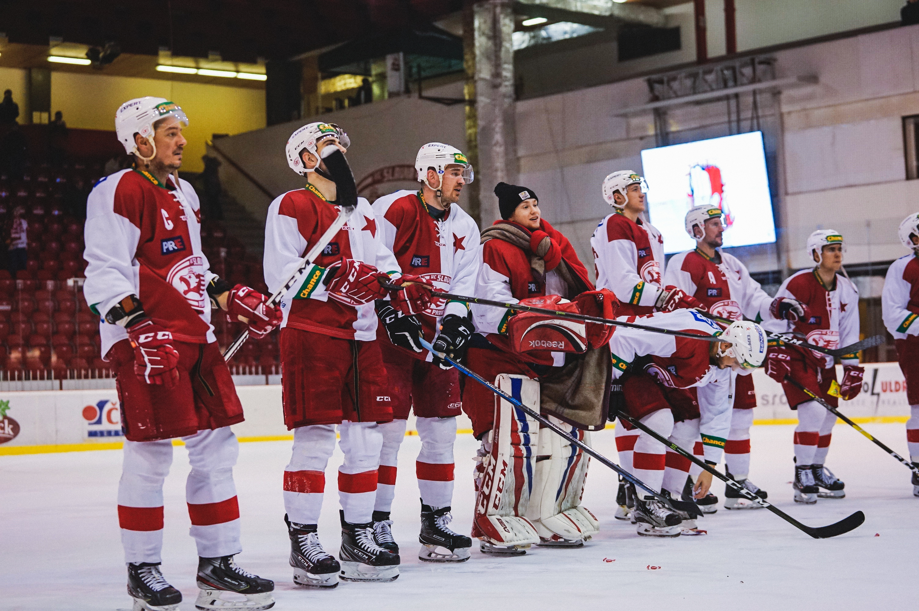 HC Slavia Praha | S plyšáky a hračkami do Edenu! Slavia v pondělí ...